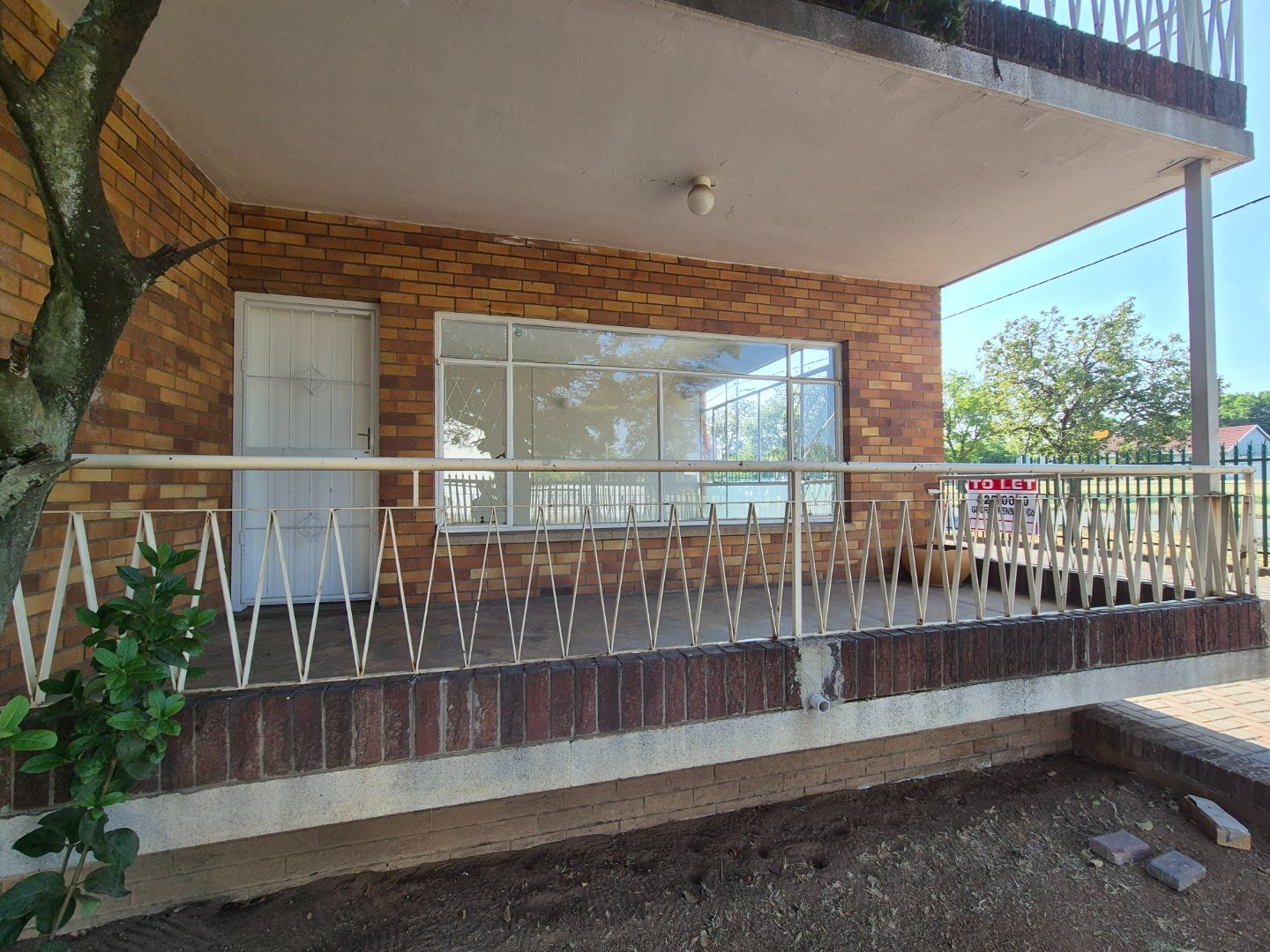 Spacious & Conveniently Located 2-Bedroom Apartment | georgerennie.com